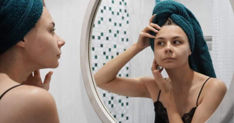 10 Common Skincare Mistakes You Need To Avoid For Glowing Skin | She ...